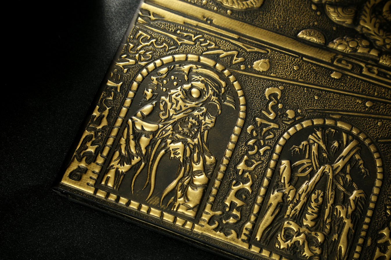 The Keeper of Arcane Lore GM Screen – Vermilion Collection